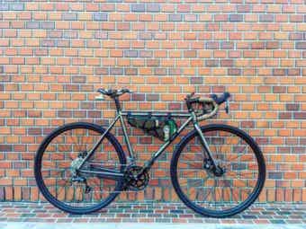 FUJIのピストバイク、FEATHER（フェザー）は街乗りに合うおしゃれな1台！ | CYCLE HACK（サイクルハック）