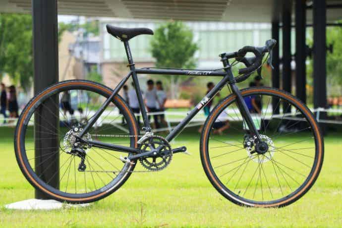 FUJIのピストバイク、FEATHER（フェザー）は街乗りに合うおしゃれな1台！ | CYCLE HACK（サイクルハック）